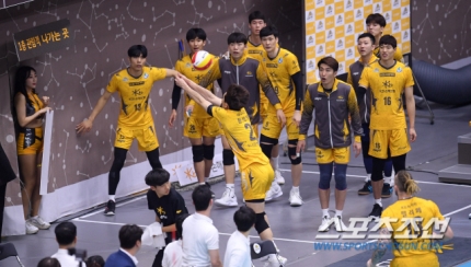 '대역전극' KB손해보험, 현대캐피탈 선두 등극 저지 - 인스티즈(instiz) 이슈 카테고리