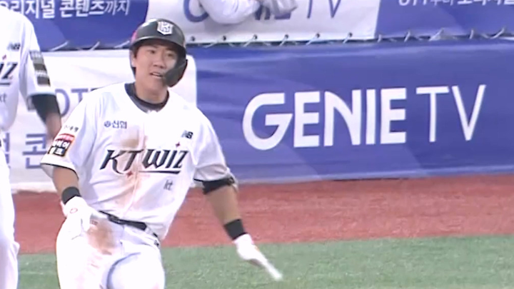 다음스포츠 | [LG vs KT] 준PO4 승리를 향한 간절한 마음 오윤석 안타!