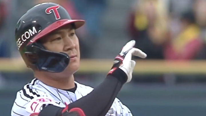 다음스포츠 | [KT vs LG] 준PO2 멀티히트! 좋은 타격감! 베테랑 오지환의 2루타!