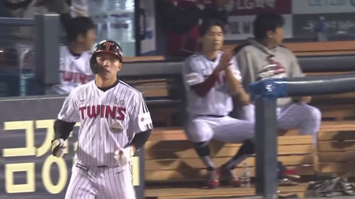 다음스포츠 | [삼성 vs LG] PO3 흐름을 만들고 싶은 좋은 타격감 문성주 안타!