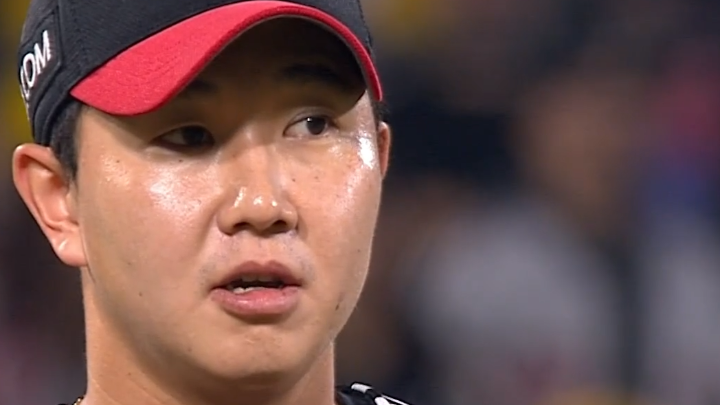 다음스포츠 | [LG vs KT] 준PO3 묘해지는 분위기 진루하는 황재균 피처 보크 선언!