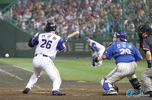 [사진]'스리번트'를 성공시키는 박경완