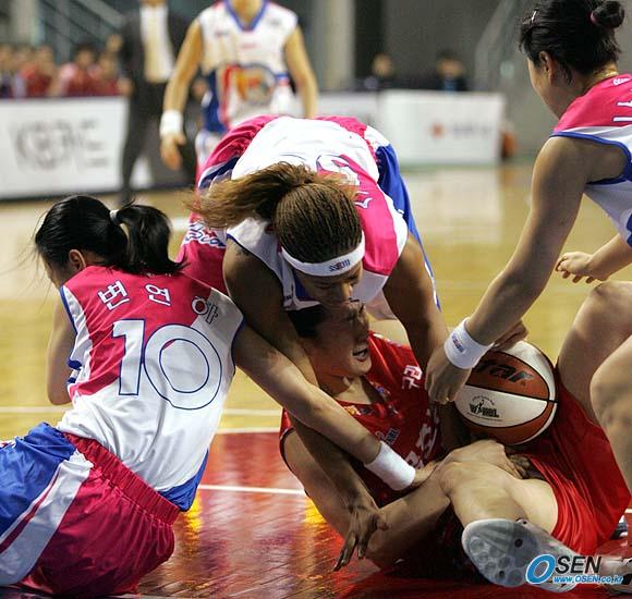 [사진]'루스볼 다툼이 1-3이네!'