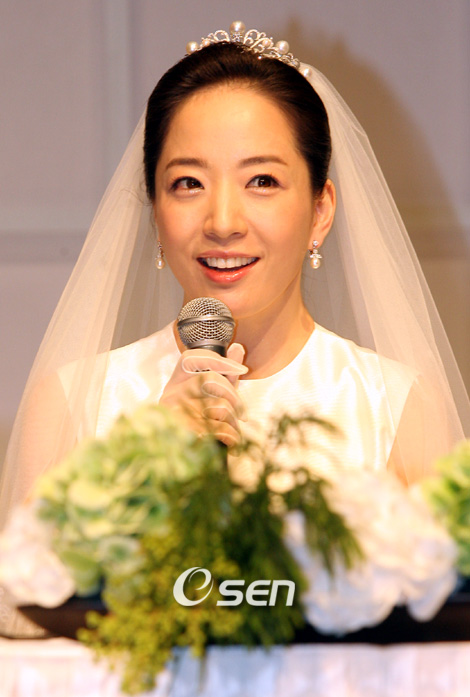 [사진]결혼식 날 마이크 잡은 노현정, "행복합니다"