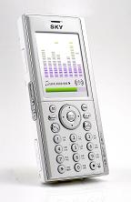 팬택, 바타입 뮤직폰 '스카이 U130' 시판