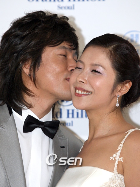 [사진] 김정민-다니, 사랑의 키스