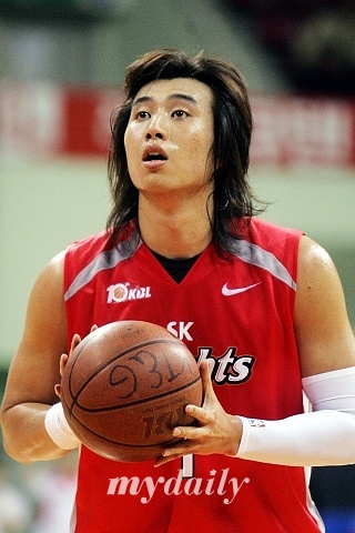 SK, KTF 제압 '6강 보인다'..KCC, 팀최다 10연패