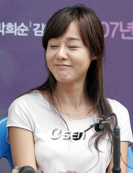 [사진]김윤진,'몸매가 좋다고 하니 좋긴한데 쑥스럽네'