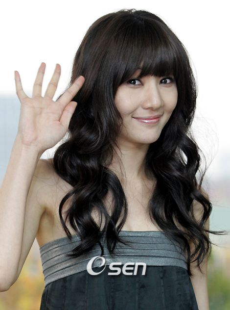 [사진]윤지민,'밝은 미소로 인사해요'