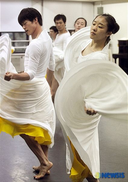 MODAFE 2008 개막공연, 파사무용단 '노랑달팽이'