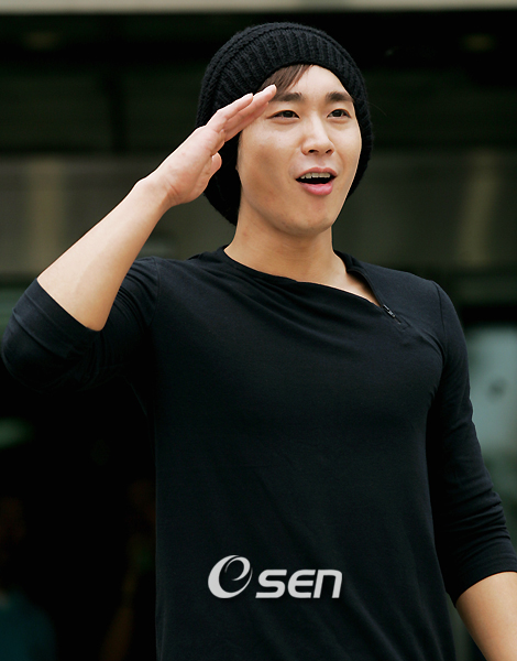 [사진]조성모,'팬여러분께 소집해제를 신고합니다'