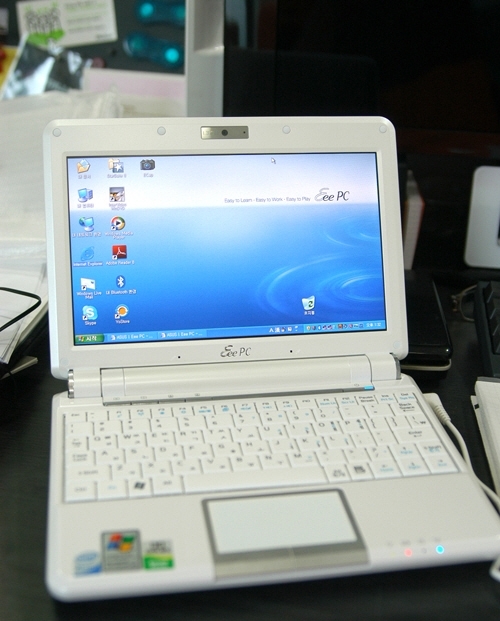 아톰과 6셀 배터리로 무장한 미니노트북, EeePC 901
