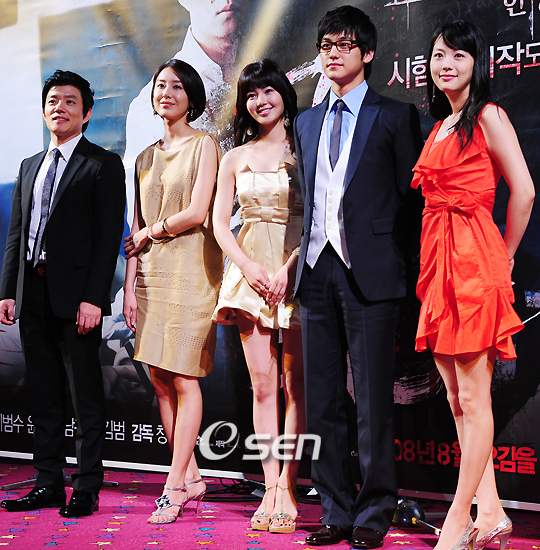 [사진]환한표정의 '고사:피의 중간고사' 주연배우들