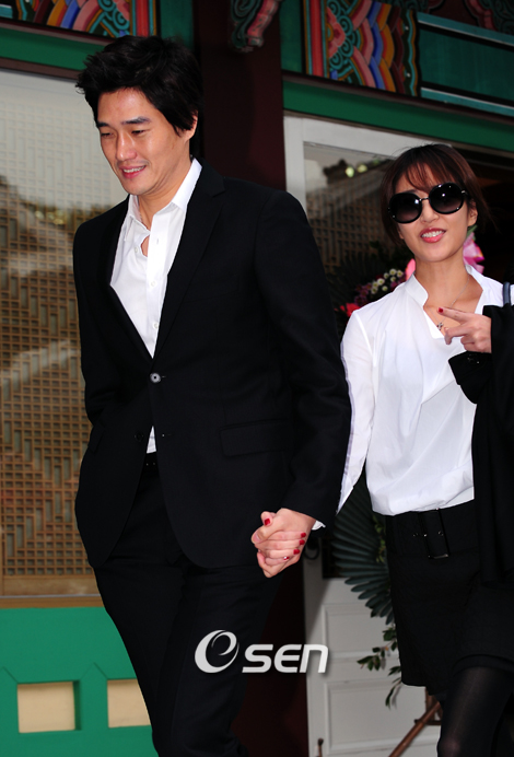 [사진]유지태-김효진,'늦었어요'