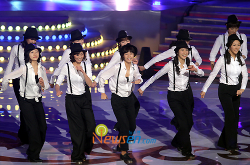 [포토엔]2008 KBS 신인연기자들의 탭 댄스, 새얼굴 참신하네