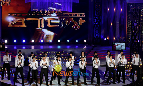 [포토엔]2008 KBS 신인연기자들의 탭 댄스, 새얼굴 참신하네