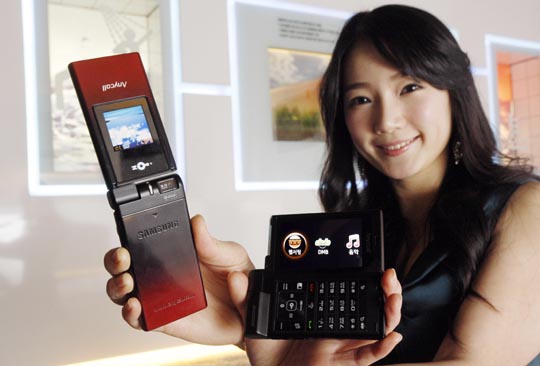 삼성전자, 'OZ 더블폴더폰(SPH-W6450)' 출시