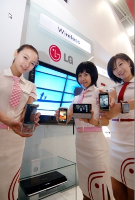 LG전자, 'WIS'서 터치와치폰·투명폰 첫 공개