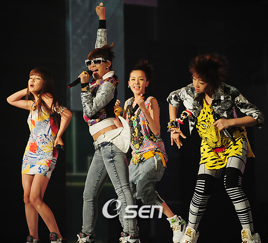 [사진]우리가 바로 투애니원(2NE1)!