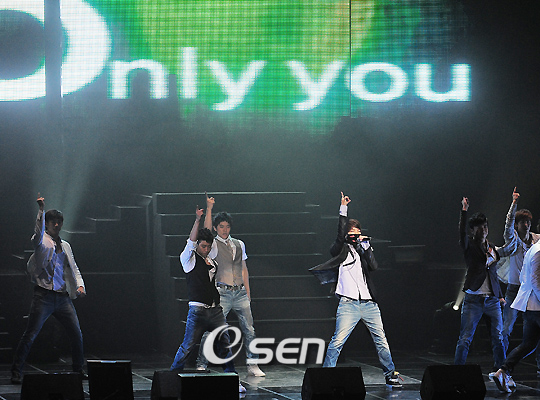 [사진]2PM,'파워넘치는 무대'