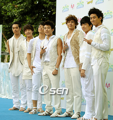 2PM, 최고 대우 속 태국 과자 광고 '모델 발탁'