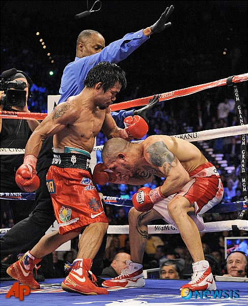 파퀴아오, 코토에 12R TKO승 '6체급 석권'