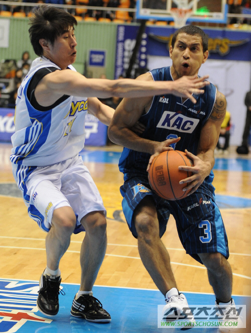 [화보] KCC 3연승..모비스, 단독선두 탈환