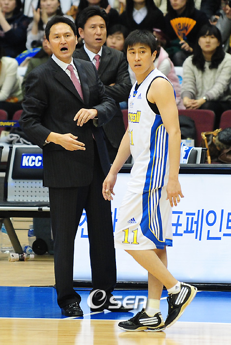 [사진]'5반칙으로 물러나는 이상민'