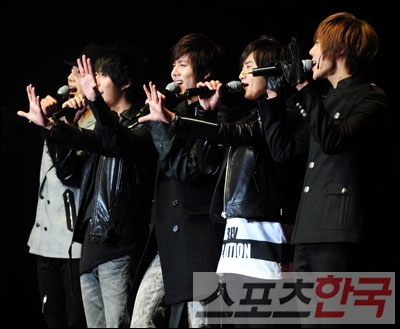 SS501-소녀시대, 한류 맞대결