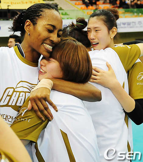 [사진]감격의 눈물과 포옹