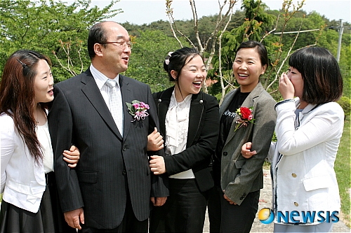 스승의 길 걷는 제자들 모교서 스승 은혜 보답