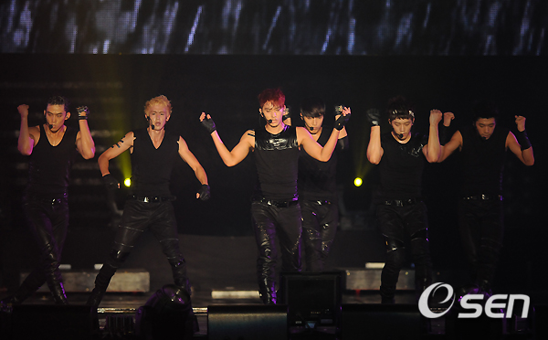 [사진]'2PM의 화려한 댄스'