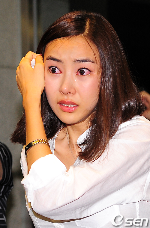 [사진]김효진, '눈물이 앞을 가려'