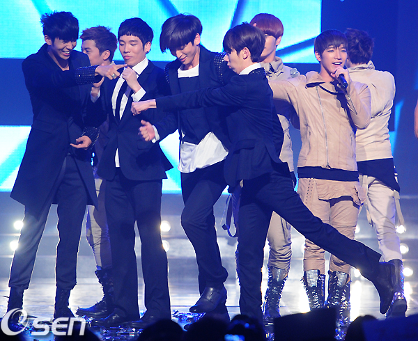 [사진]'깝권' 조권, '2PM 따라하기'