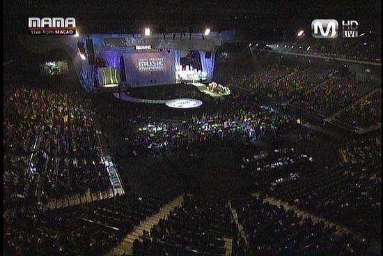 '2010 MAMA', 2NE1 5관왕..나눠먹기식 수상 여전(종합)