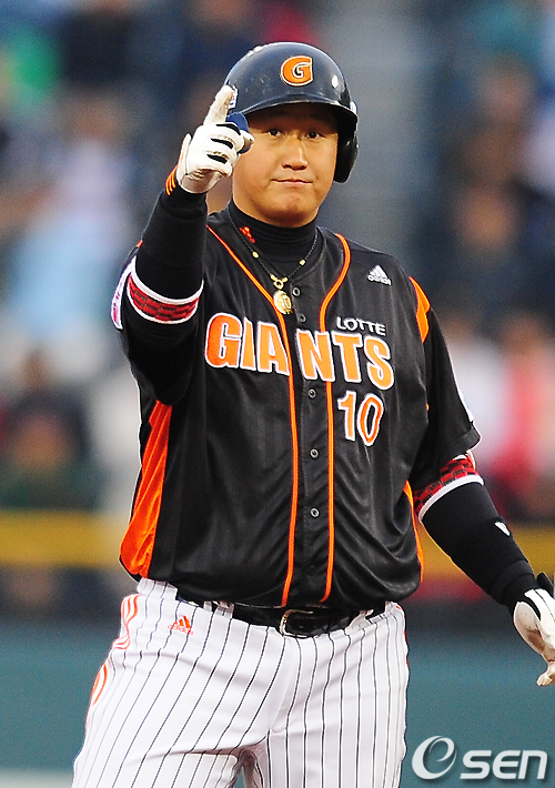 'Again 2010' 이대호, 타격 7관왕 2연패 하나?
