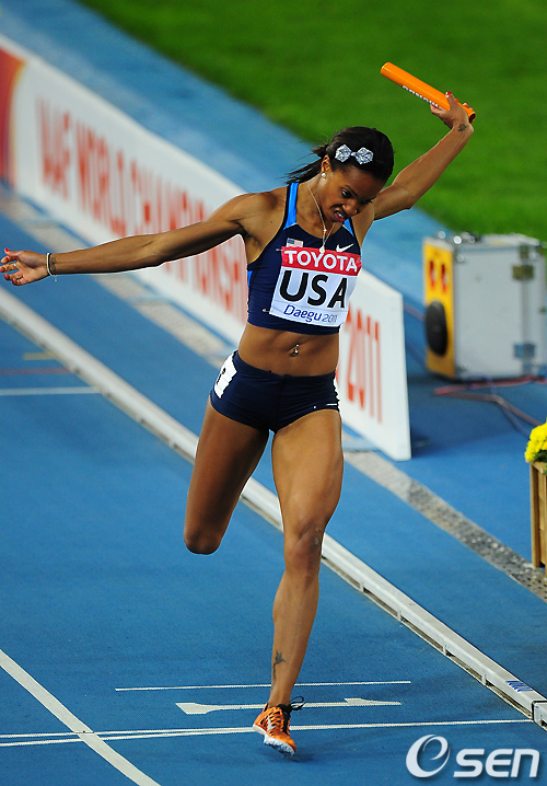 [사진]조 1위로 결승진출한 미국 여자 400m 계주팀!