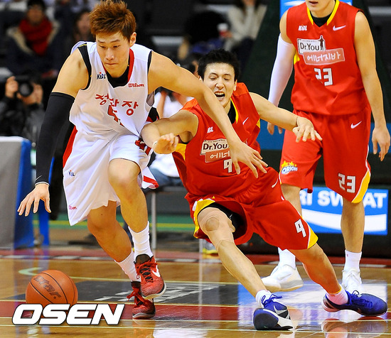 '최진수 19점' 오리온스, KGC 9연승 저지..탈꼴찌