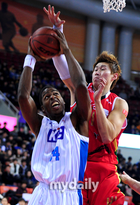 '고른 득점력' KGC, KCC 16점 차 대파