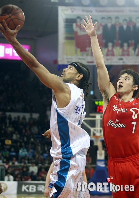 전태풍 26점, KCC 3연패 탈출