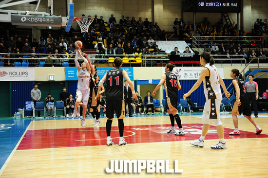 WKBL 4강 PO, 20여초 사라져..승부 바뀔 수도 있었다?