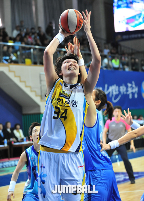 WKBL 4강 PO수훈선수 변연하·하은주