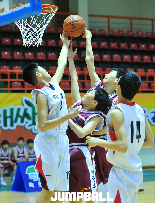 [KBL총재배] 치열한 리바운드 경쟁