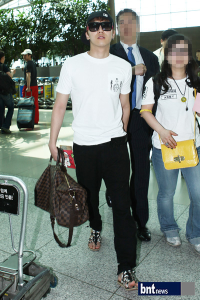 [bnt포토] FT 아일랜드, 이홍기 '개성있는 공항패션'