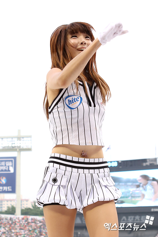 Lg 치어리더 배꼽 피어싱에 눈길이~[포토]