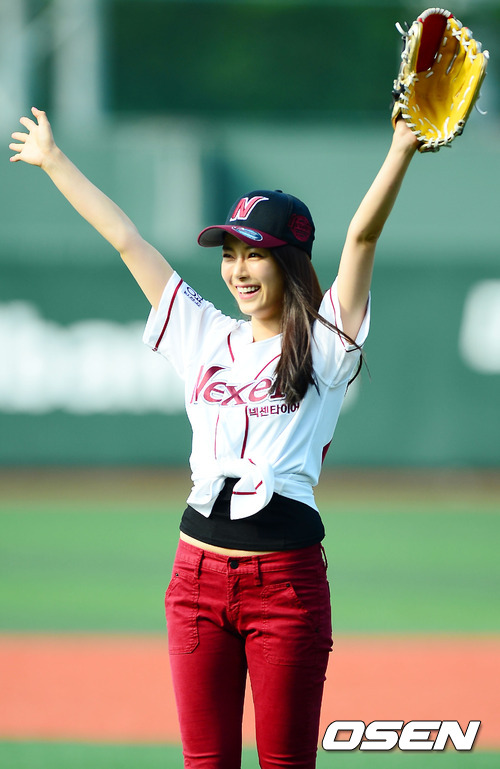 [사진]임유진,'제 시구 괜찮았죠?'