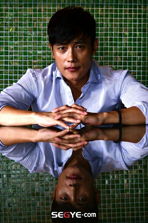 [포토] 이병헌 '광해 기대하세요'