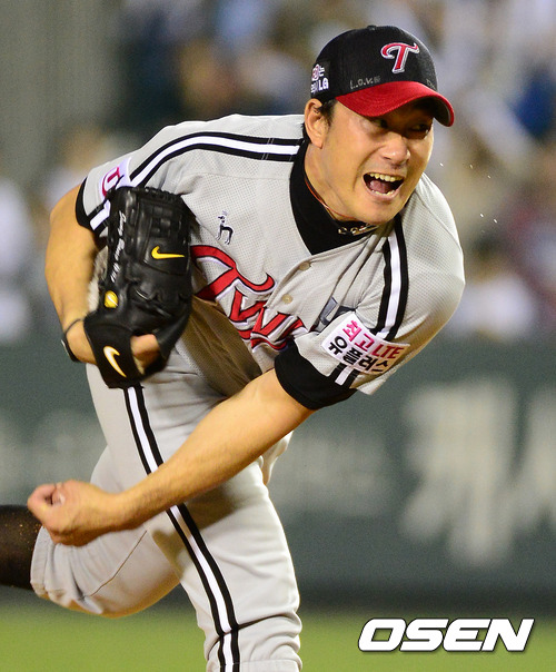 [사진]봉중근, '이 볼이 마지막이다'
