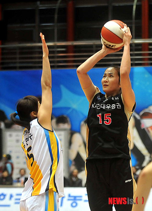 [WKBL]KDB생명 신정자, 역대 최초 3경기 연속 트리플더블