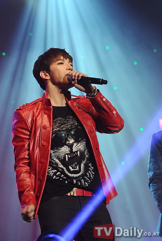 [TD포토] 2PM 준수, '무대 위 감미로운 보이스~'